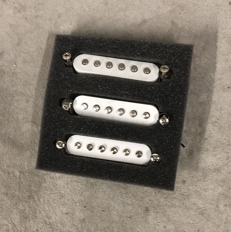 Squier Stratocaster Strat pickup set in white | Reverb