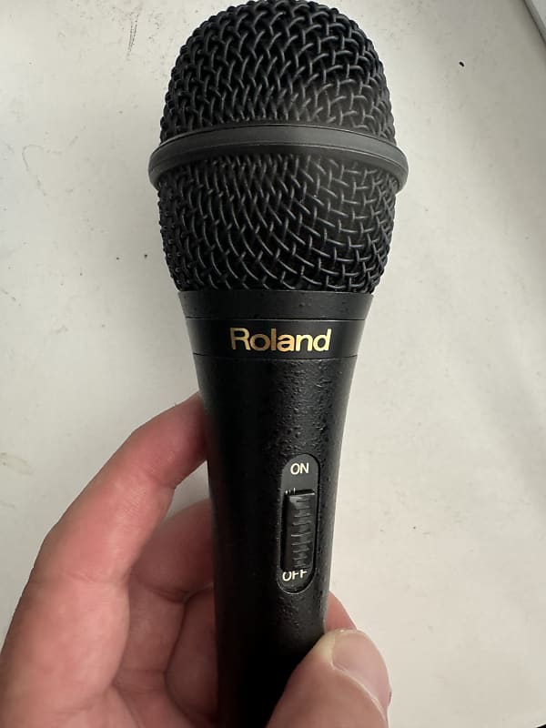 Roland DR-20 - Dynamic Microphone (Black) | Reverb