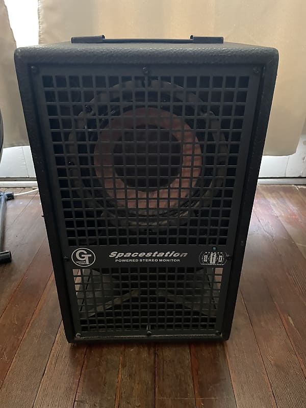 Spacestation SFX powered stereo monitor | Reverb