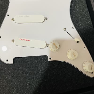Fender Lace Sensors PICKGUARD “Ultimate Triple Set” - White | Reverb