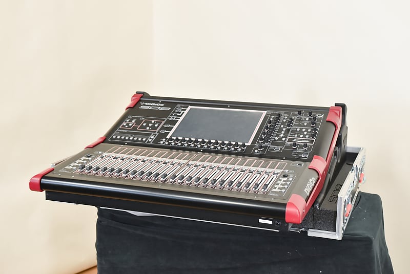DiGiCo SD9 Digital Mixing Console with Road Case (church | Reverb