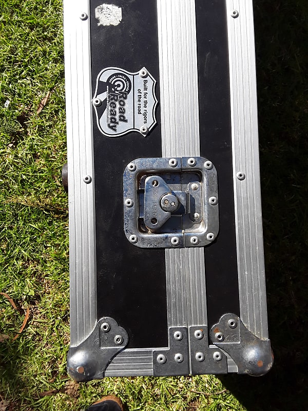 Road Ready 88-key KEYBOARD CASE W/ ADJUSTABLE Z-LOCK FOAM AND | Reverb