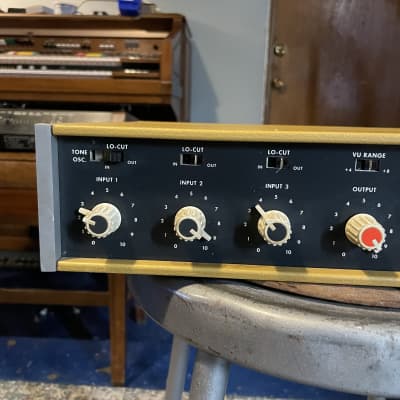 Shure SE-30 Gated Compressor Mixer Level Loc | Reverb Australia