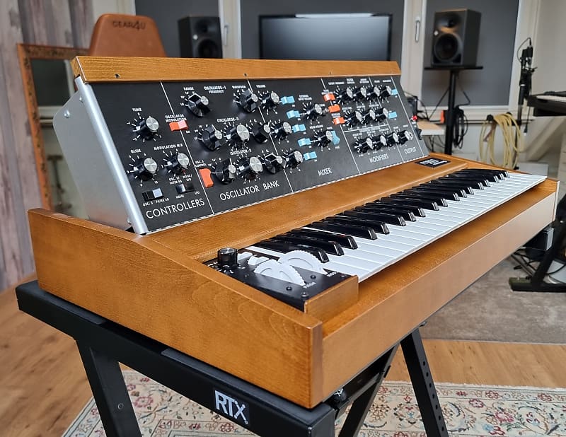 Moog MiniMoog Model D Reissue Analoque Synthesizer | Reverb