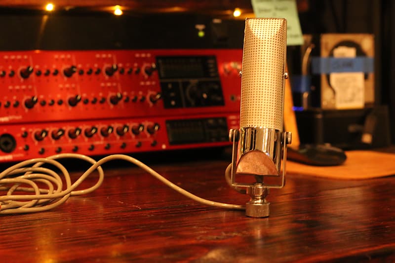 Vintage Dynamic Microphone | Reverb