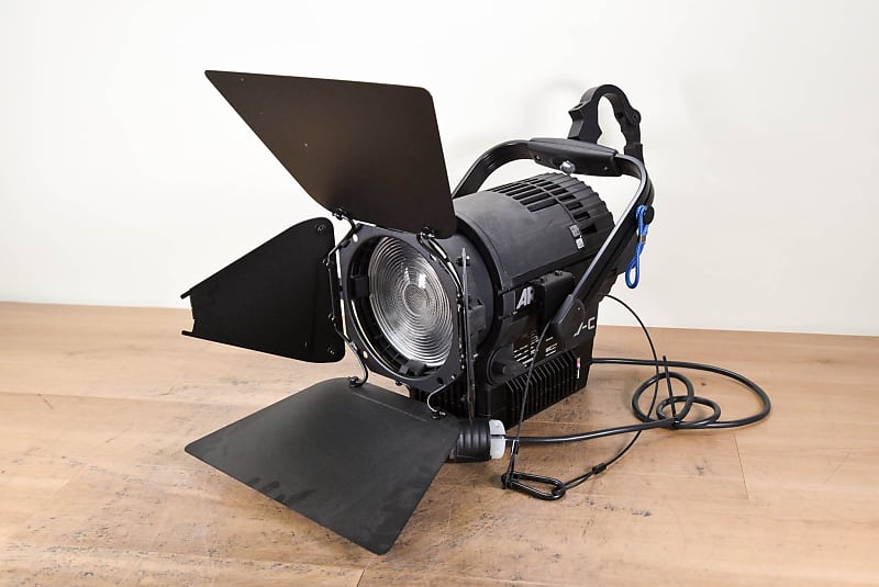 ARRI L7-C LE2 Color LED Fresnel CG00S0V | Reverb