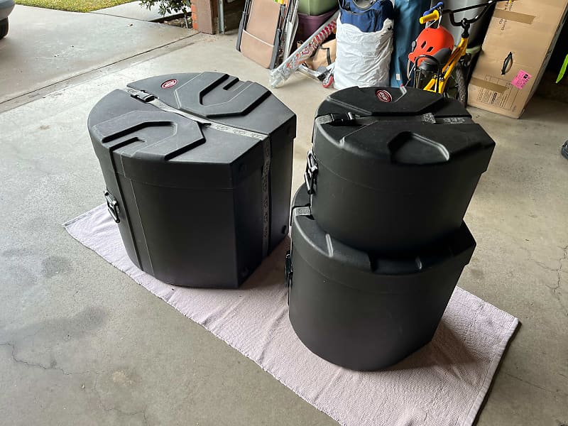 SKB Roto-Molded Cases: 22x18, 16x16, and 13x9 | Reverb