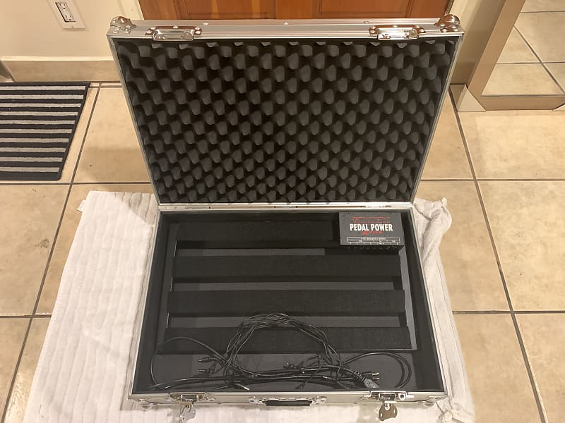 Pedaltrain old model with hard case | Reverb