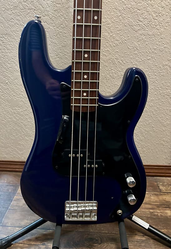 Silvertone SSLB11 Bass Guitar | Reverb