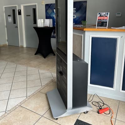 Digital Touchscreen Interactive Display Unit w/ CellPhone | Reverb