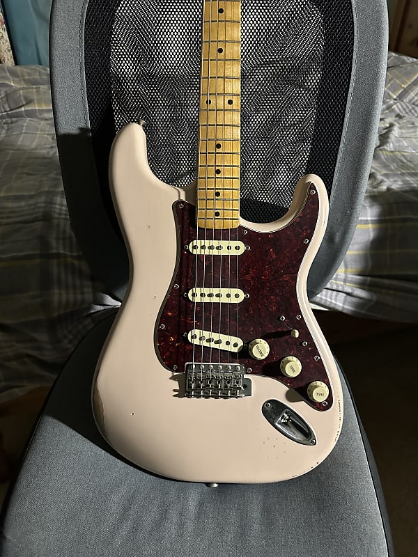 Fender Vintera Road Worn '50s Stratocaster Shell Pink | Reverb UK