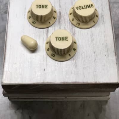 1963 Fender Stratocaster Knobs + Switch Tip :: Tone Volume | Reverb