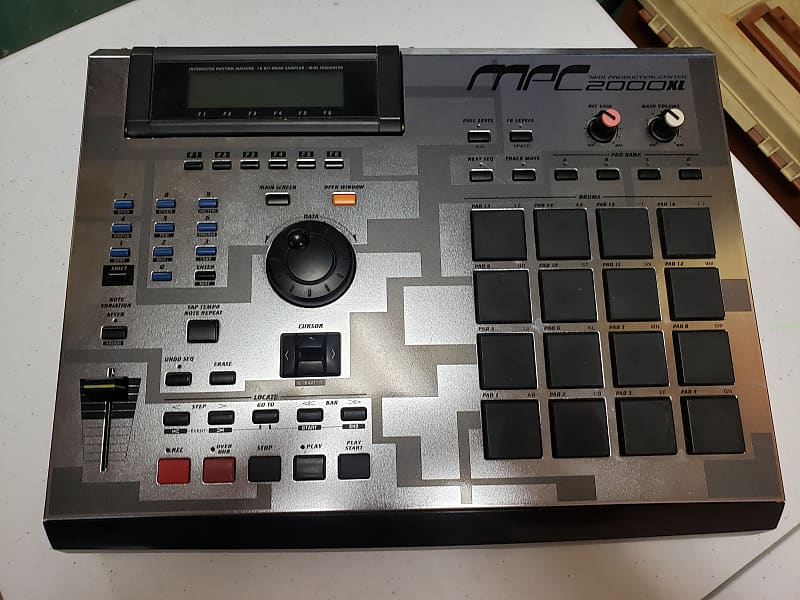 Akai MPC 2000XL | Reverb
