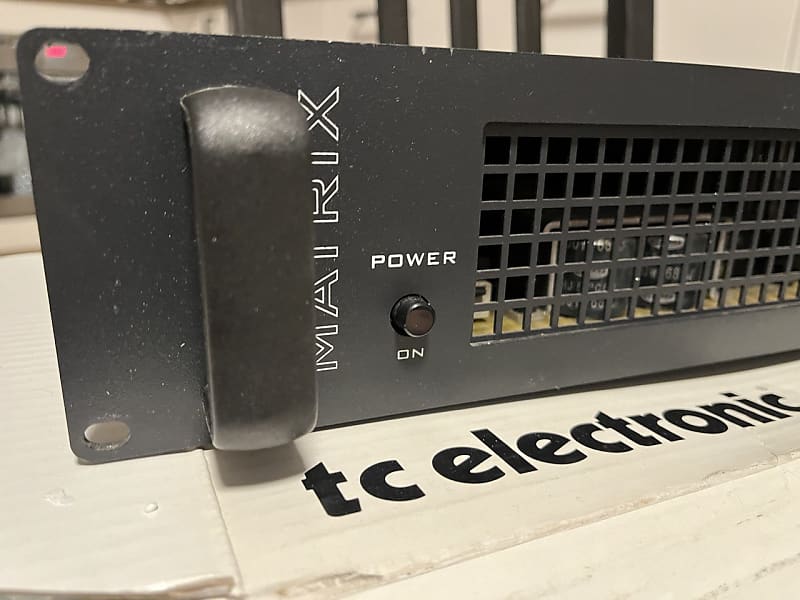Matrix GT1000FX 2U rack power amp | Reverb