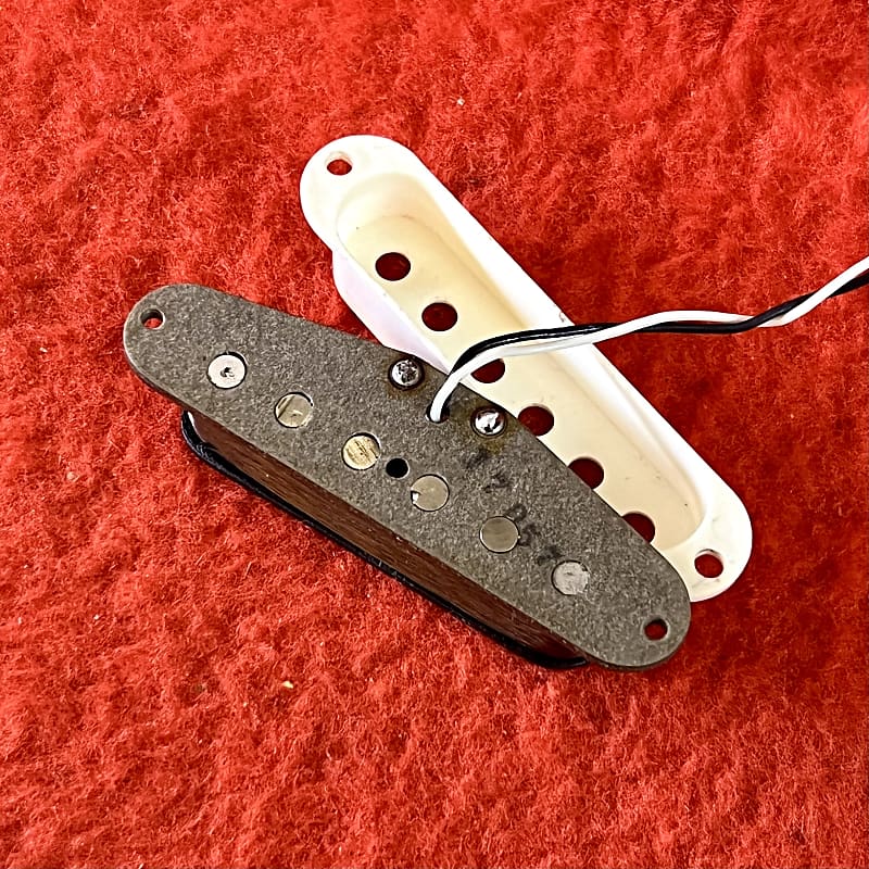 Fender Stratocaster bridge pickup c 1975 - Grey bottom | Reverb UK