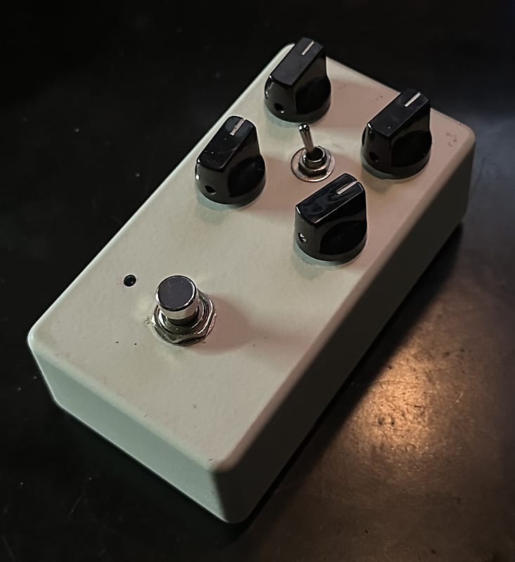 Aion FX Helios - Rat Clone - With Clipping Modes and Sweep | Reverb