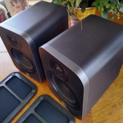 Q Acoustics 3020 Audiophile Bookshelf Speakers - Graphite | Reverb