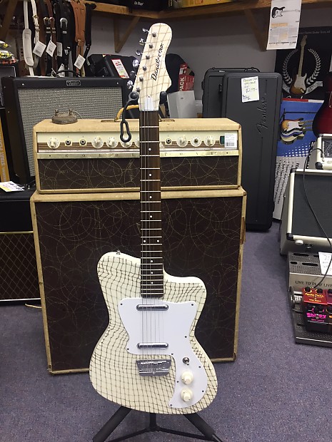 Danelectro '67 Heaven Creme alligator | Reverb