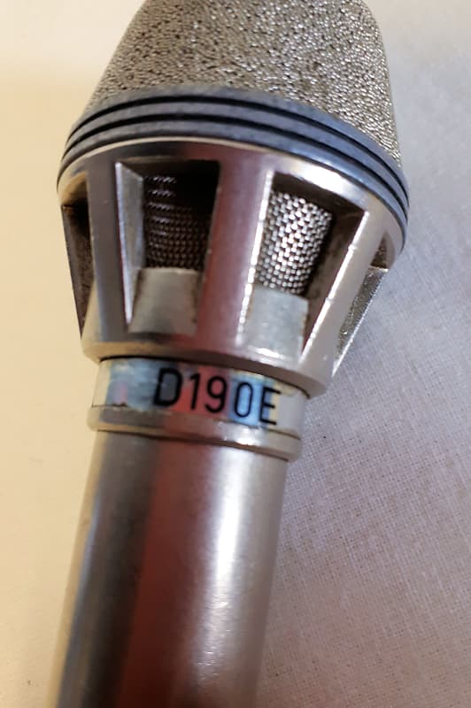 AKG D190 E Classic Dynamic Mic | Reverb UK
