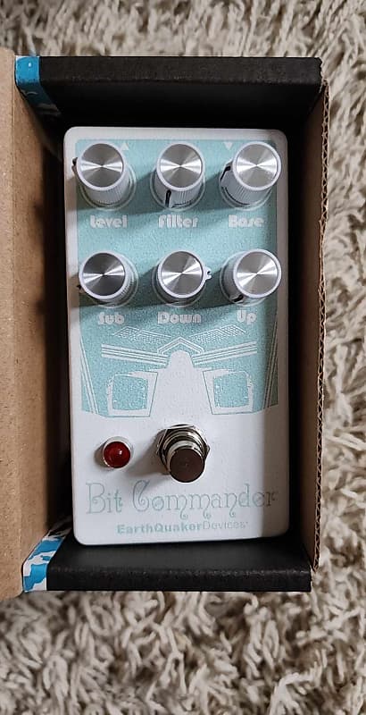 EarthQuaker Devices Bit Commander Analog Octave Synth V2 | Reverb