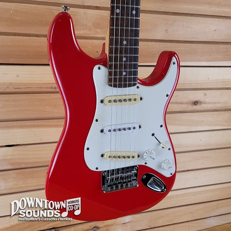 Squier Affinity Mini Stratocaster with Gig Bag - Red | Reverb