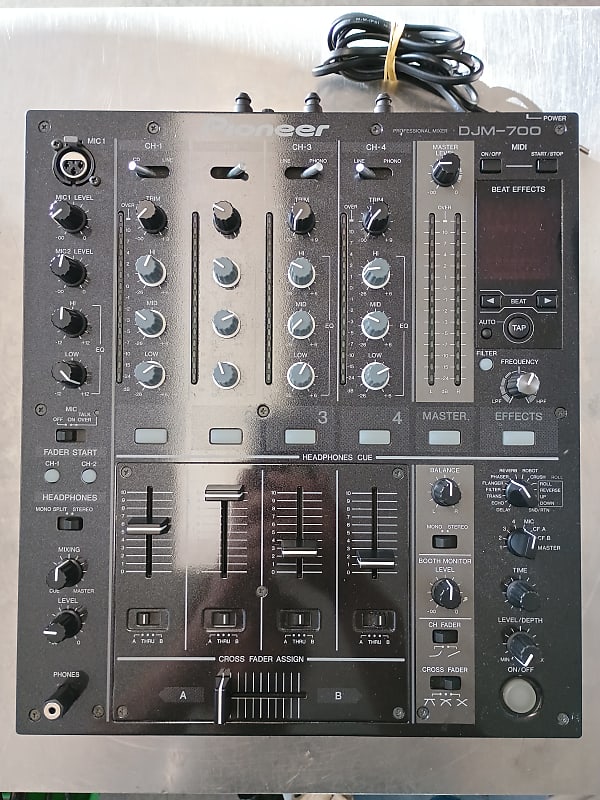 Pioneer DJM-700 | Reverb