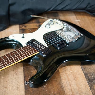 Mosrite The Ventures Avenger Built in Amplifier Black Made in | Reverb