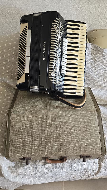 Accordian, Sonola R460 1957 - Black and silver | Reverb UK