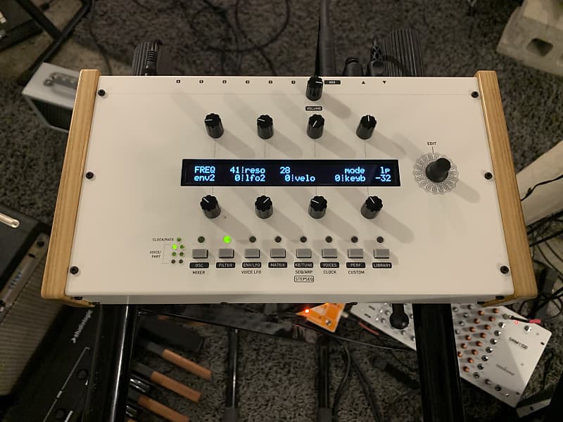 Mutable Instruments Ambika with 6 SM4R-PI (multimode) voice | Reverb