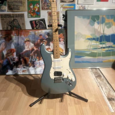 Fender American Stratocaster 2001 - Ice Blue Metallic | Reverb