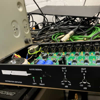 Delta 106 Distribution Amplifier XLR in- Out -6x stereo or | Reverb