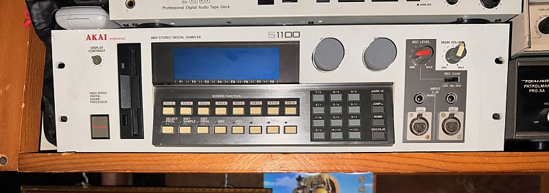 Akai S1100 MIDI Digital Sampler 1990 - White | Reverb