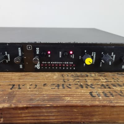 dbx 902 De-Essers (Pair) With FS900 Frame | Reverb