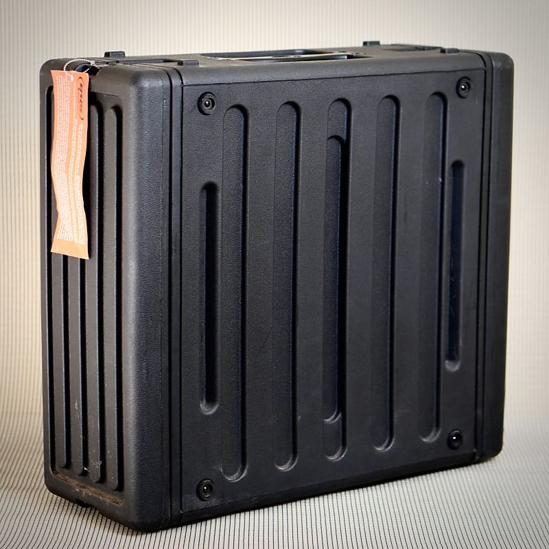 SKB 1SKB-R4U 4 Space Rack Rail Case (used) | Reverb