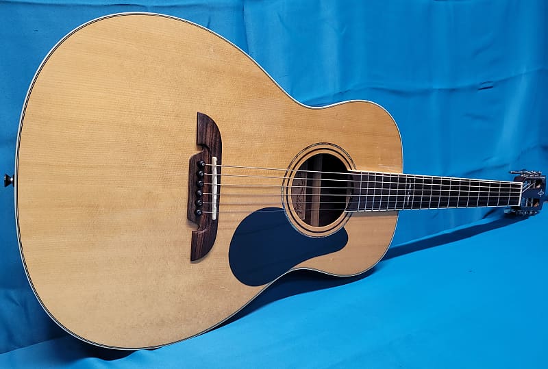 Alvarez AP70 Parlor Acoustic Guitar with Hardshell | Reverb Canada