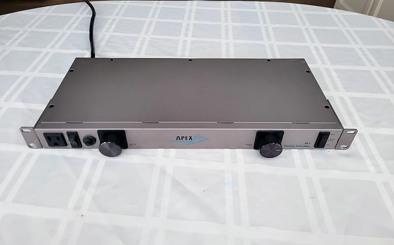 Apex AC-1 Powerline Conditioner 9 outlets & light | Reverb Canada