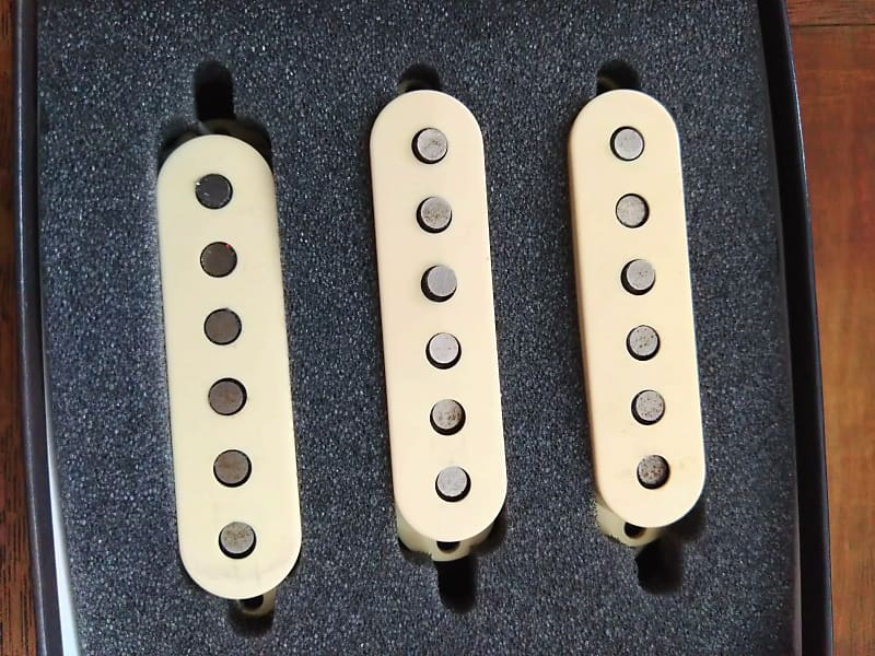 Fender Stock pickups 90s-00s - Cream/aged white | Reverb UK