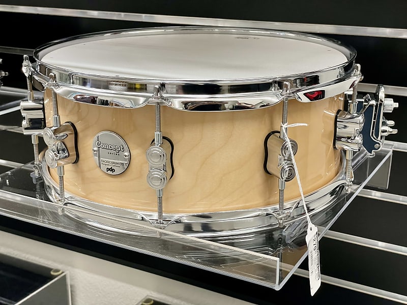 PDP CONCEPT MAPLE SNARE - NATURAL LACQUER - CHROME HW 5.5x14 | Reverb