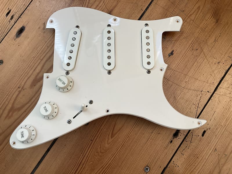 Fender Squier Stratocaster Guitar Loaded Scratchplate 1996 | Reverb UK