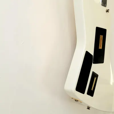 Cort Effector Explorer White Built-in Effects | Reverb