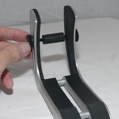 PERFORMAXE Electric Guitar Leg Rest - Brushed Aluminum. New | Reverb