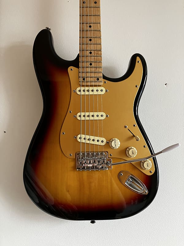 Squier Partscaster Baritone Stratocaster - Sunburst | Reverb UK