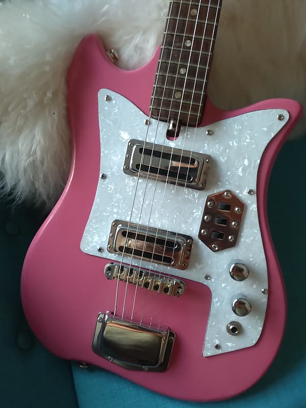 Teisco Tulip 1960s Berry Pink w/White Pearl Pickguard | Reverb