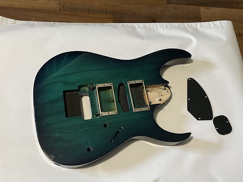 1995 Japan Fujigen Ibanez RG670 Royal Blue Sunburst Guitar | Reverb