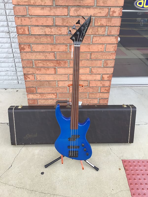 Guild Pilot Fretless Bass with Official Hardshell Case | Reverb
