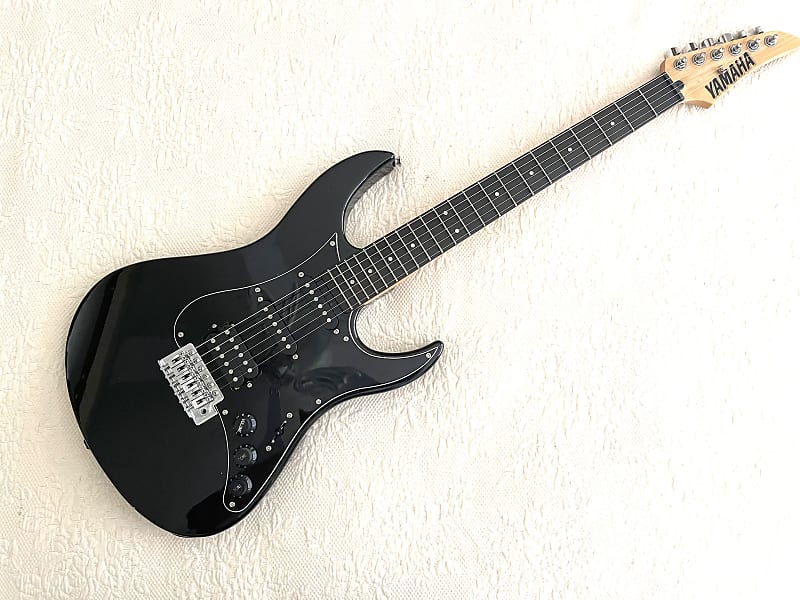 Yamaha RGZ-112P 1982 Black on Black | Reverb