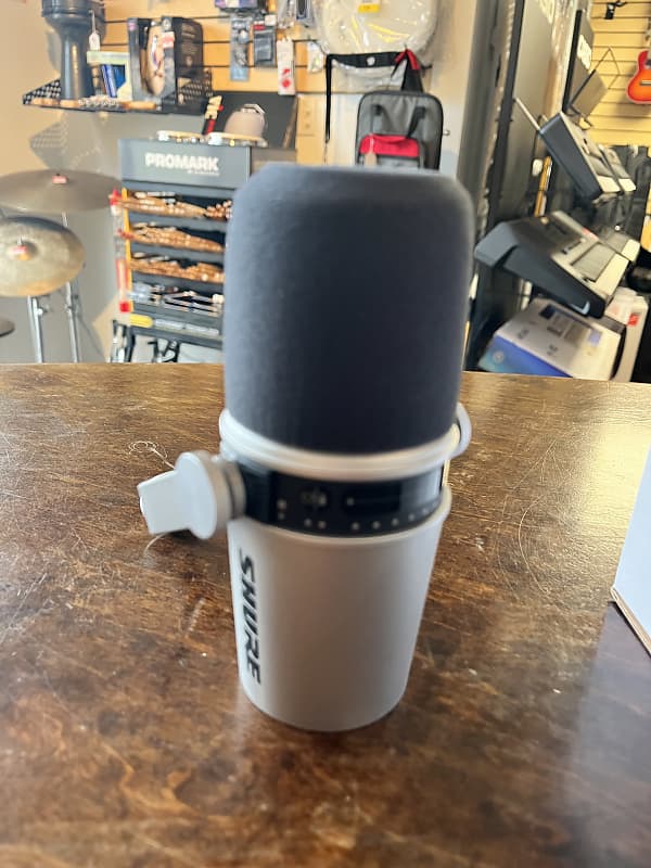 Shure MV7 Silver | Reverb