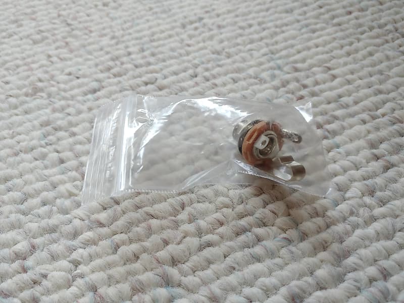 Fender 1/4" 2-Conductor Guitar Output Jack w/ Mounting | Reverb