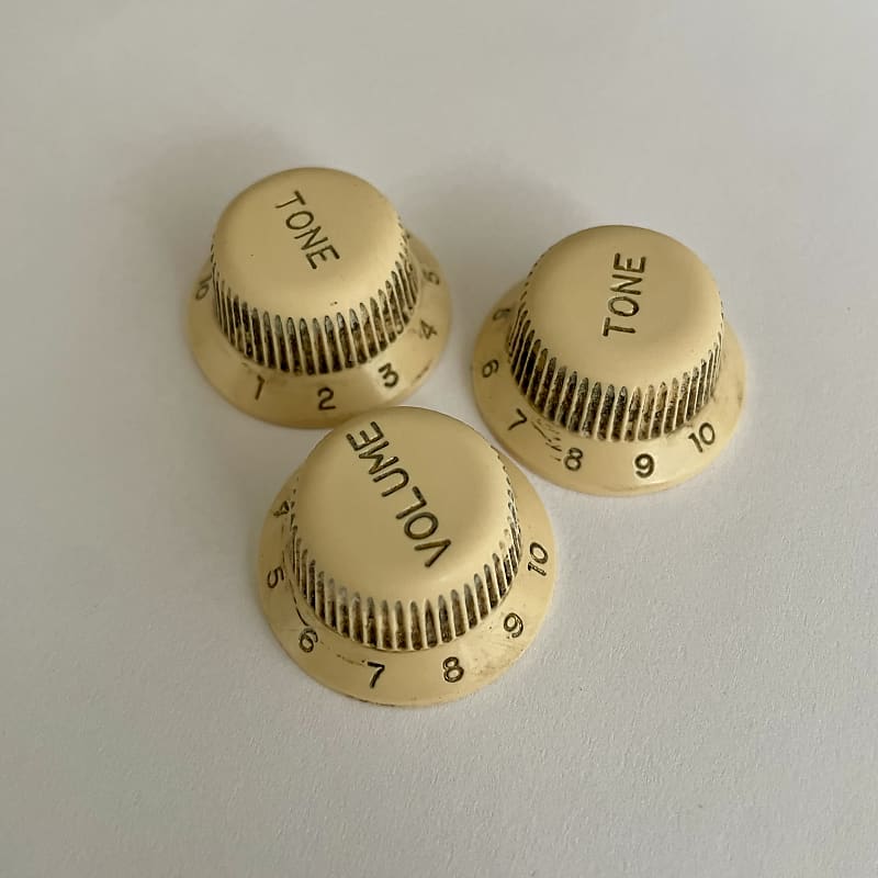Set of 3 Hand Aged Fender knobs Cream, small | Reverb Deutschland