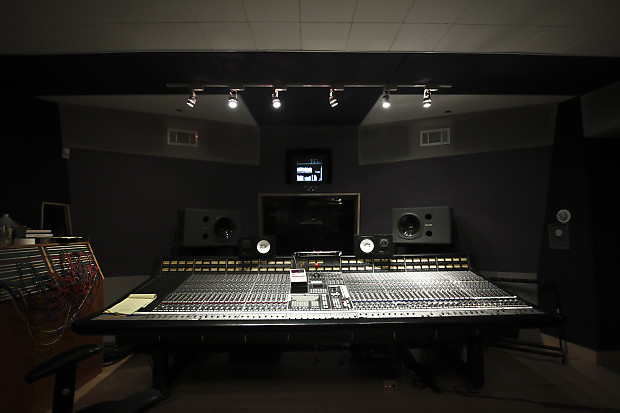 Solid State Logic E/G+ 4056K 56 channel console with black | Reverb